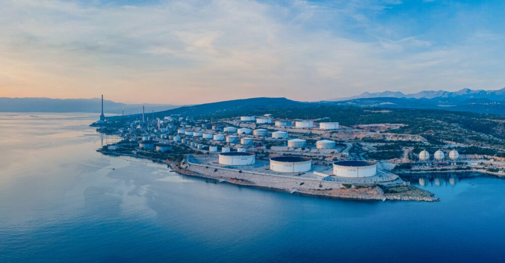 Rijeka Oil Refinery achieves milestone with first SAF production ...